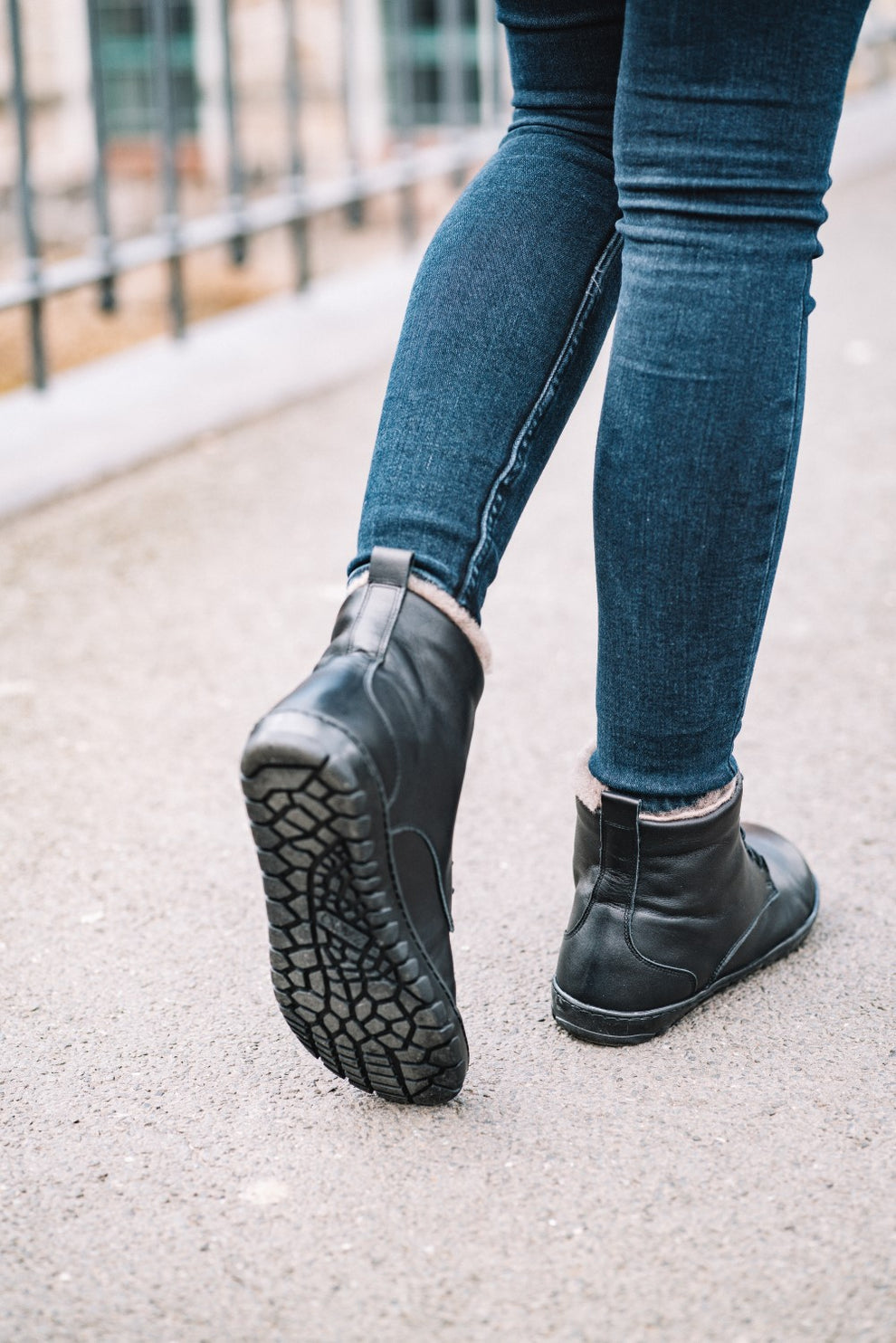 Elegant barefoot winter boot in black for every occasion! – ZAQQ